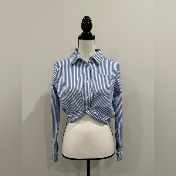 True Destiny | Tops | True Destiny Cropped Oxford | Poshmark